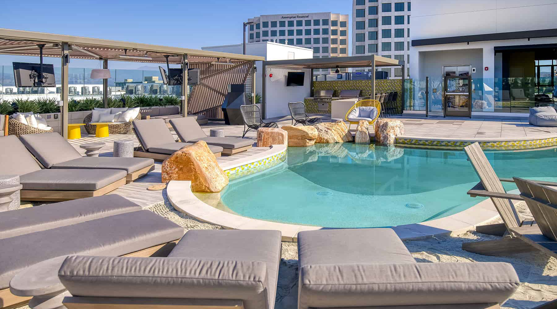 The Best Rooftop Amenities in Your Apartment Community